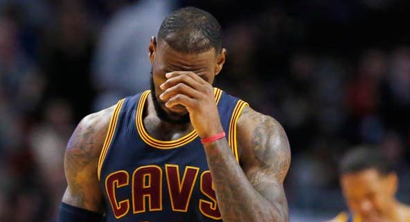 LeBron James suffers scratch on eye, could miss Saturday's game vs. Wizards